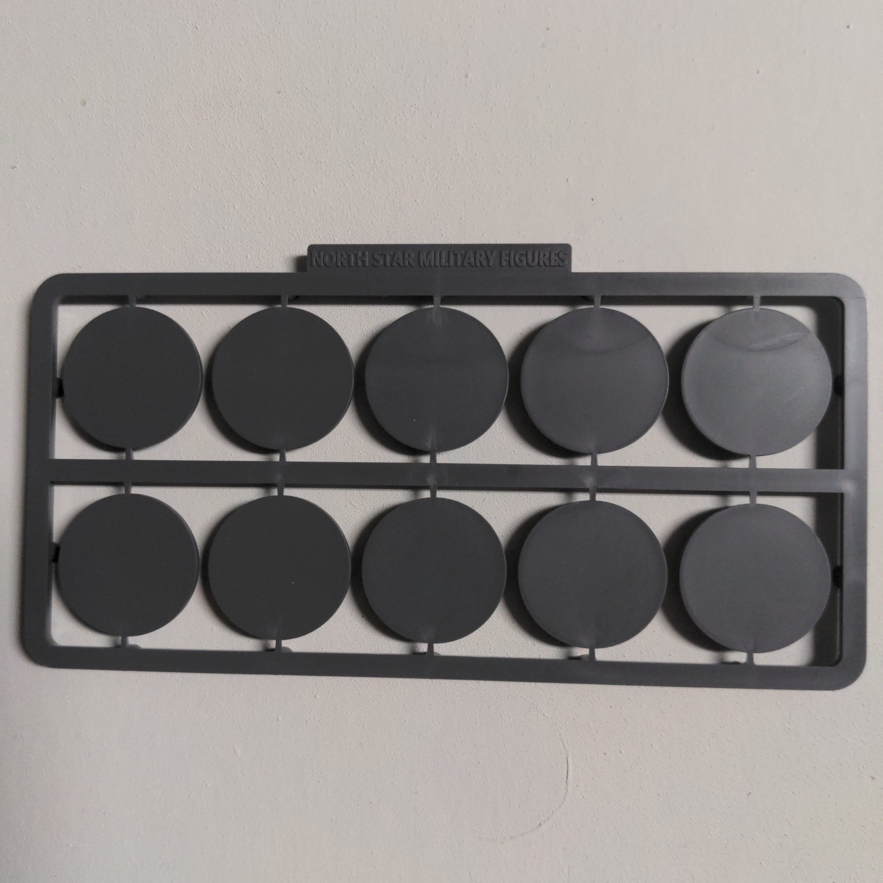 Northstar 25mm round bases frame CLEARANCE – McDougall Designs